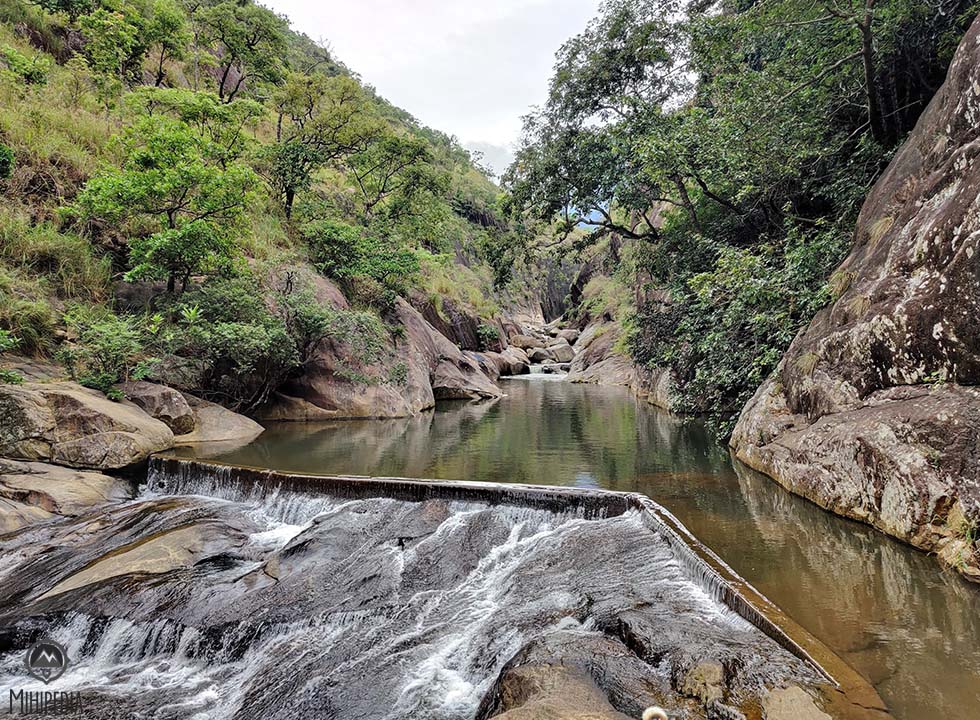 Trek to Pahanthuduwa Waterfall. Belihuloya Sri Lanka – Mihipedia.lk