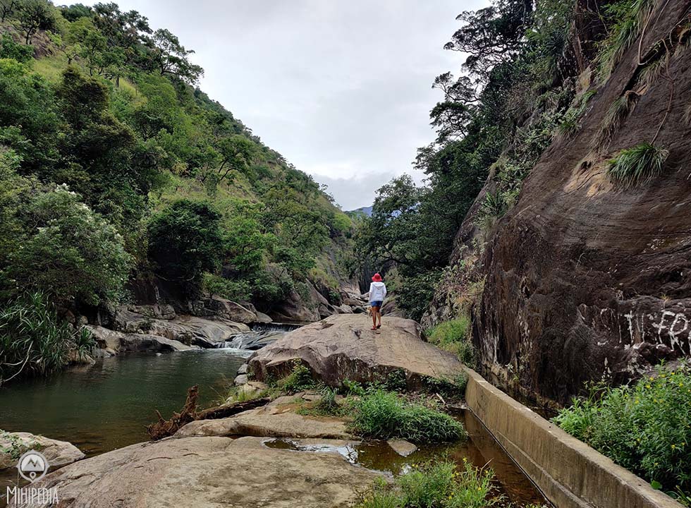 Trek to Pahanthuduwa Waterfall. Belihuloya Sri Lanka – Mihipedia.lk