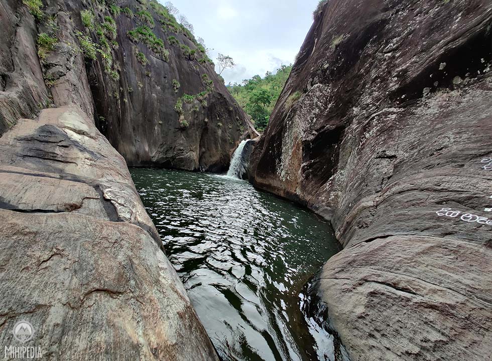 Trek to Pahanthuduwa Waterfall. Belihuloya Sri Lanka – Mihipedia.lk