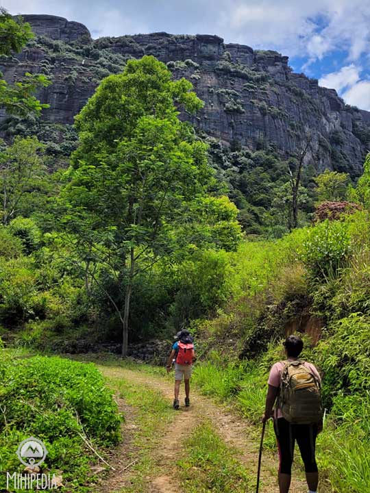 Discovering the Pekoe Trail 01. Hanthana Sri Lanka – Mihipedia.lk