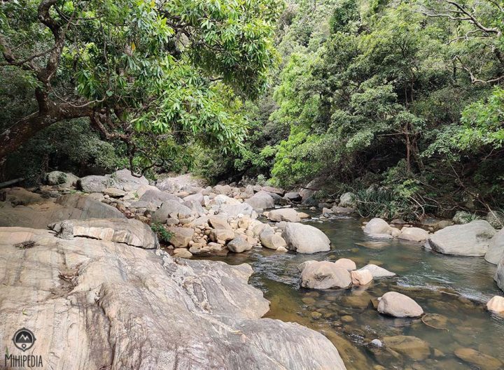 Trek to Pahanthuduwa Waterfall. Belihuloya Sri Lanka – Mihipedia.lk