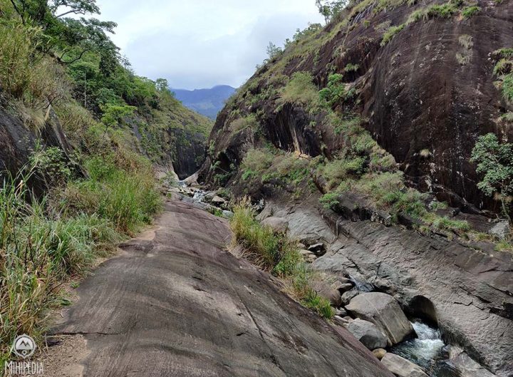 Trek to Pahanthuduwa Waterfall. Belihuloya Sri Lanka – Mihipedia.lk