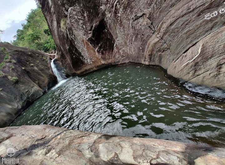 Trek to Pahanthuduwa Waterfall. Belihuloya Sri Lanka – Mihipedia.lk