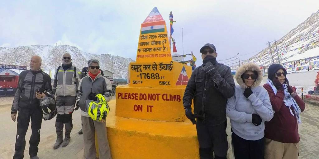 A Cold Ride Through History and Nature. Chang La Pass Ladakh – Mihipedia.lk