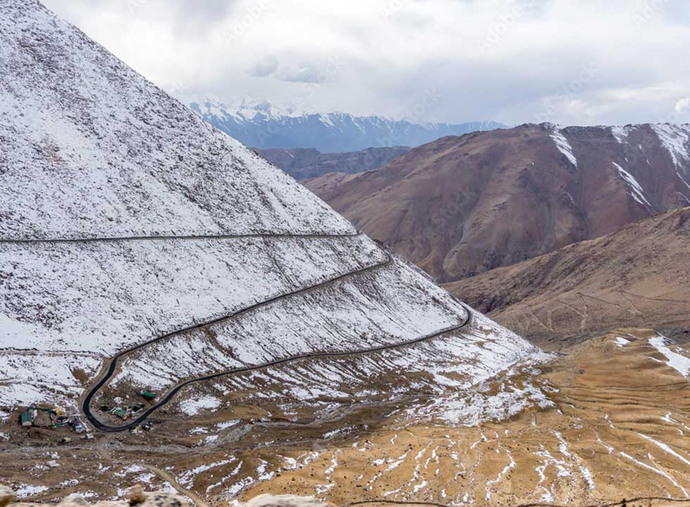 A Cold Ride Through History and Nature. Chang La Pass Ladakh – Mihipedia.lk
